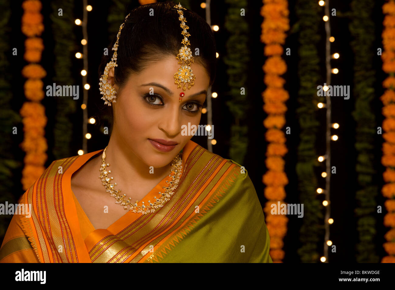 Indian woman wearing saree Stock Photo - Alamy