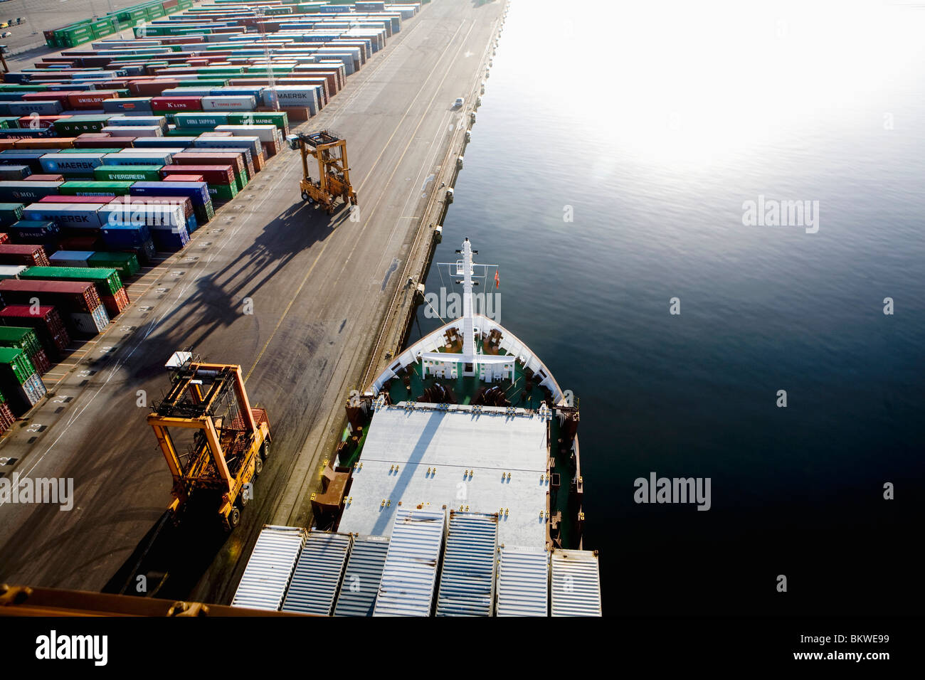Shipping container picture hi-res stock photography and images - Alamy