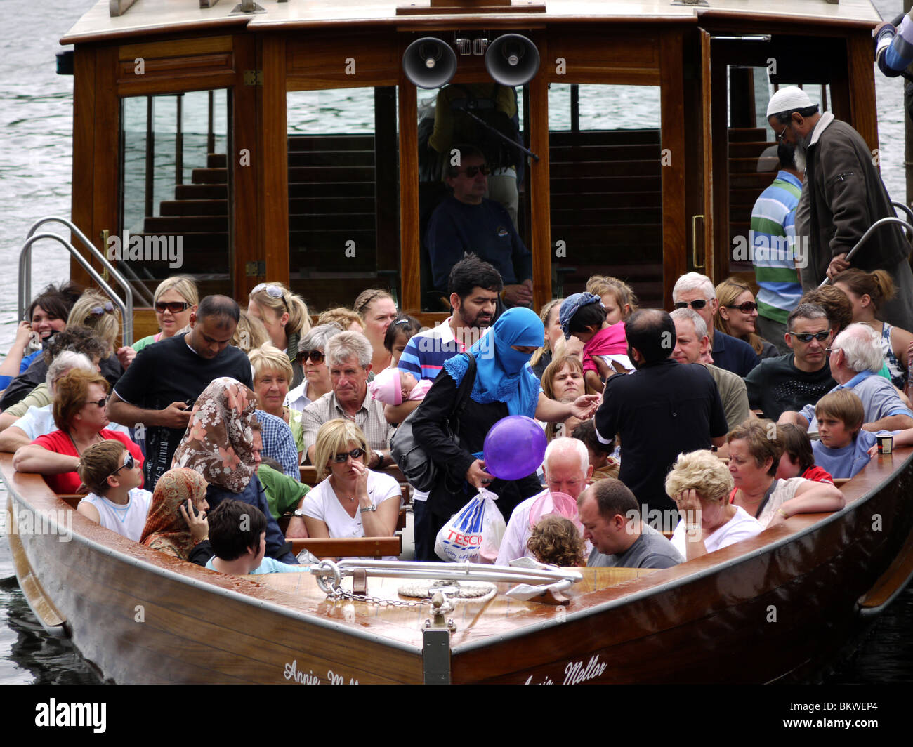 Faces in crowd hi-res stock photography and images - Alamy