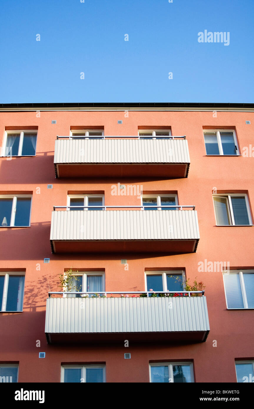 Building with balconies hi-res stock photography and images - Alamy