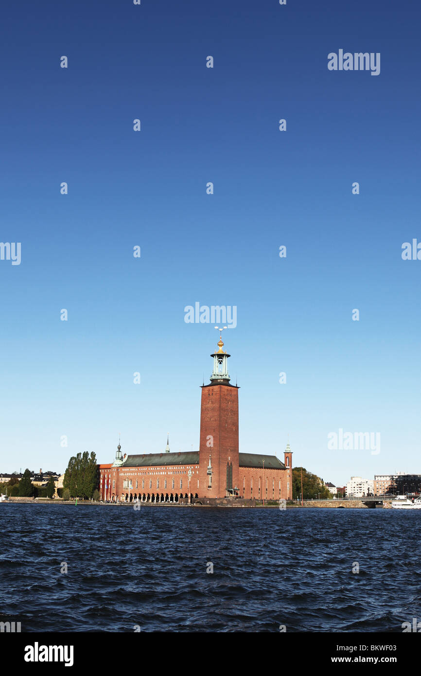 Building over water hi-res stock photography and images - Alamy