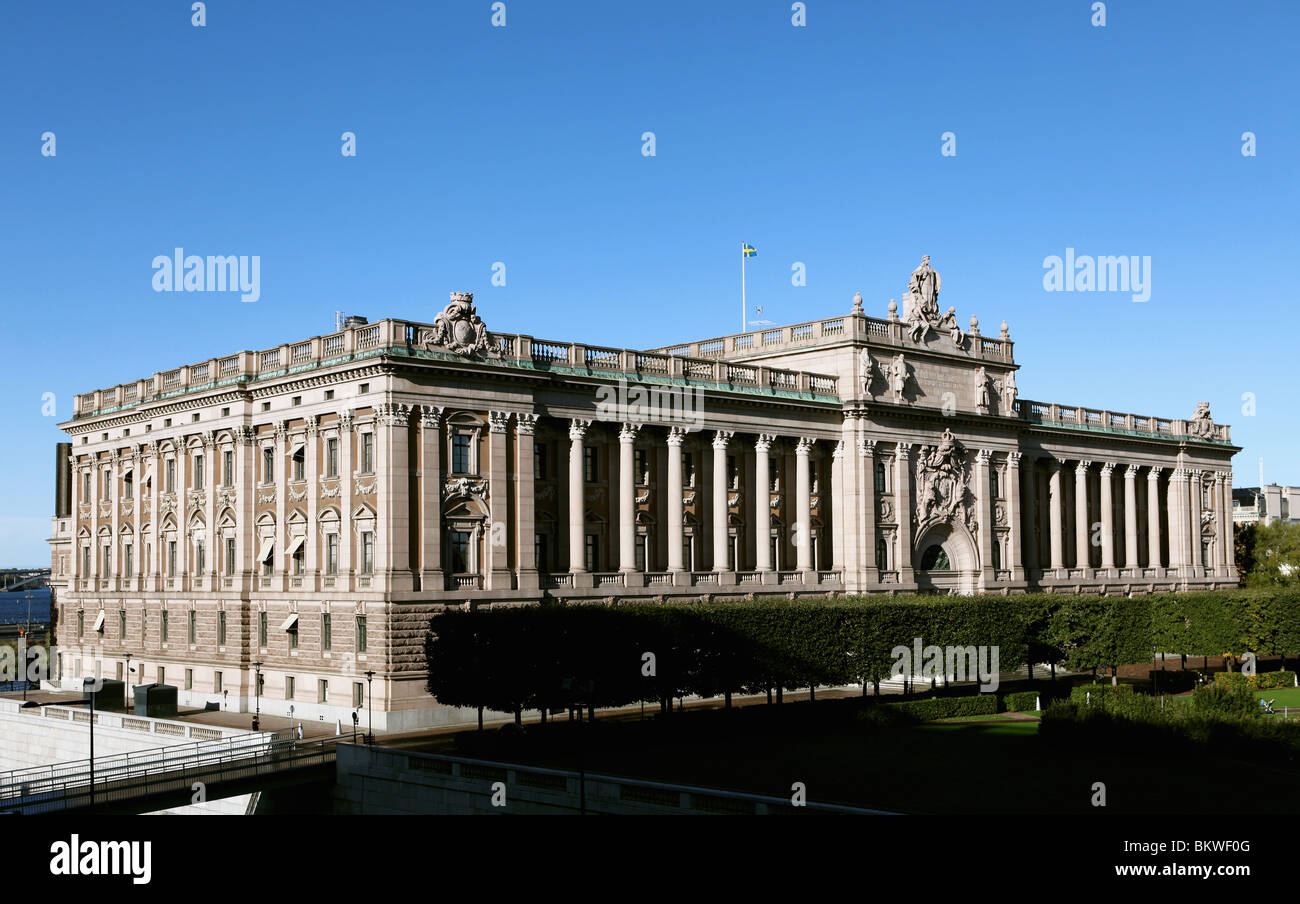 Big building facade hi-res stock photography and images - Alamy