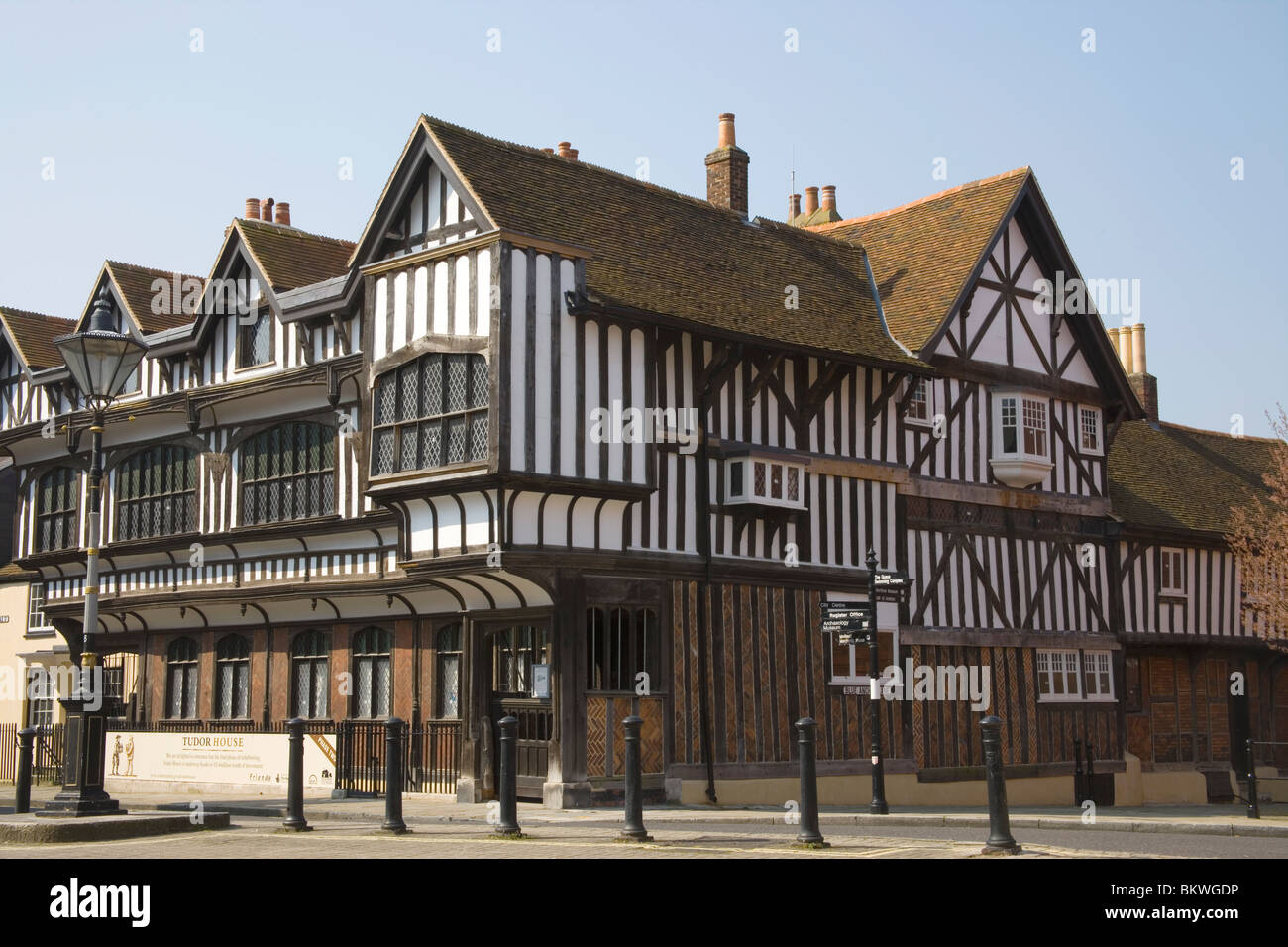 Tudor merchant house hi-res stock photography and images - Alamy