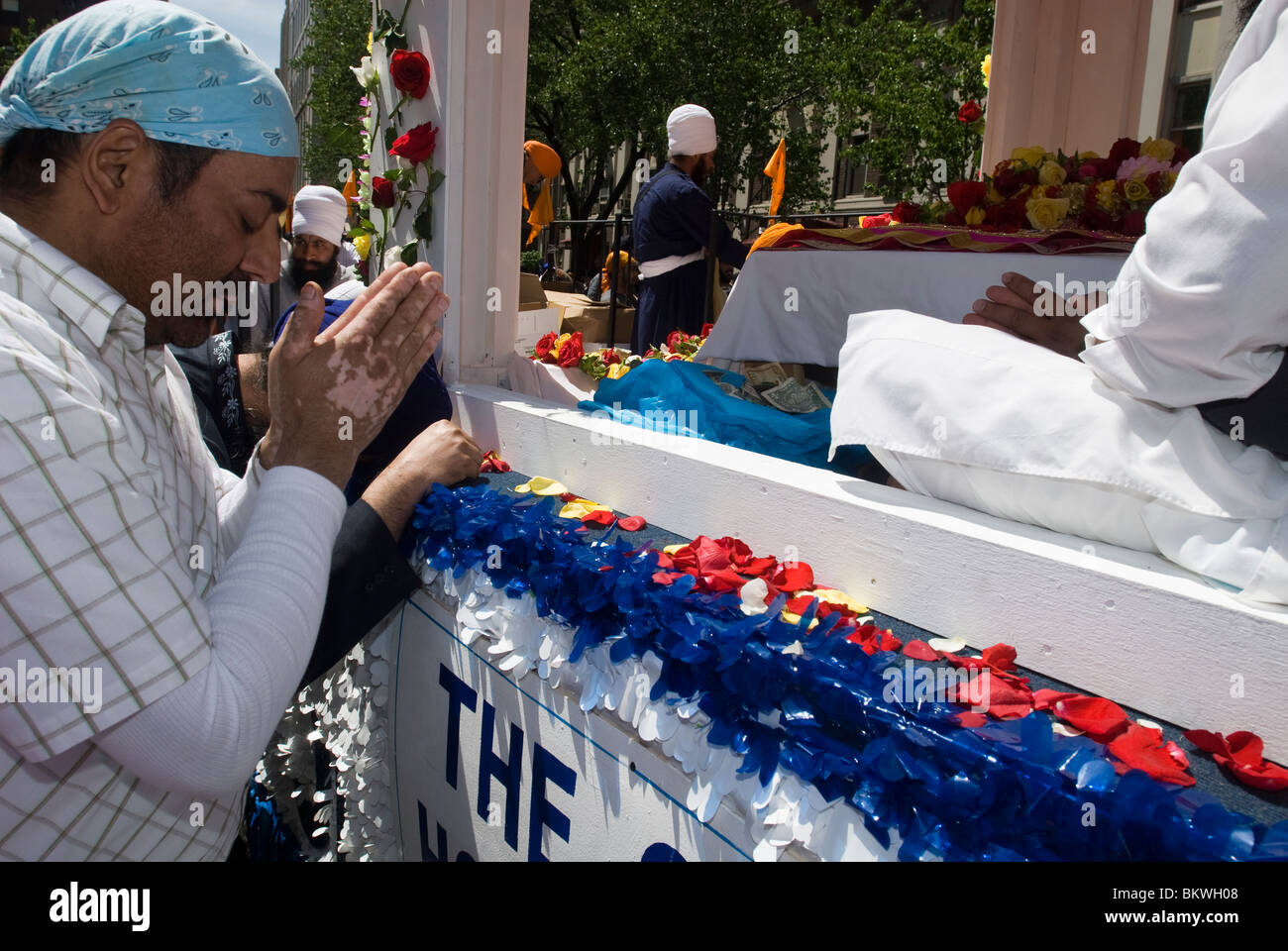Thousands watch and participate in the 23rd Annual Sikh Day Parade in ...
