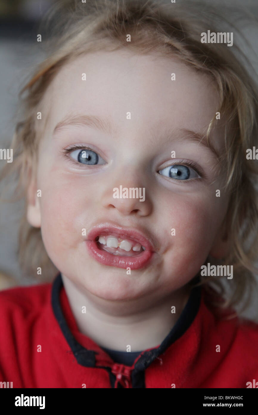 TWO YEAR OLD MAKING FACE EATING FUNNY: Two year old child baby girl ...