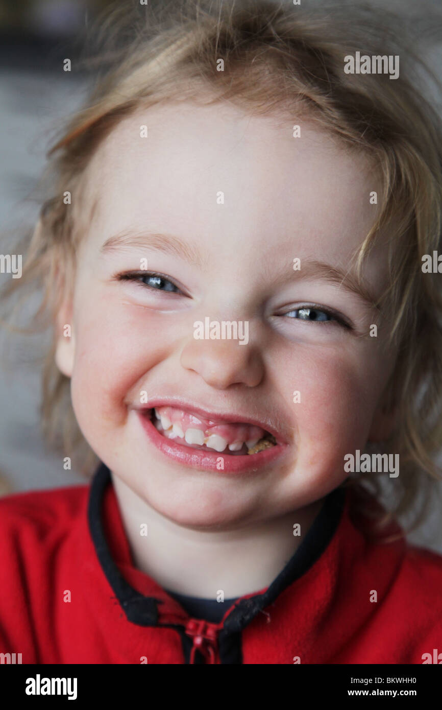 TWO YEAR OLD MAKING FACE EATING FUNNY: Two year old child baby girl ...