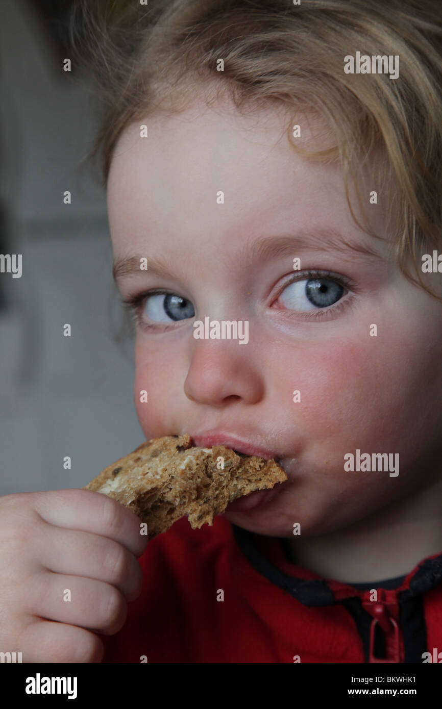 Child munching hi-res stock photography and images - Alamy