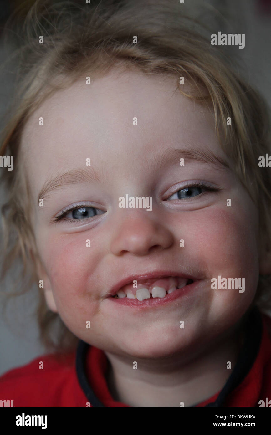 TWO YEAR OLD MAKING FACE EATING FUNNY: Two year old child baby girl ...