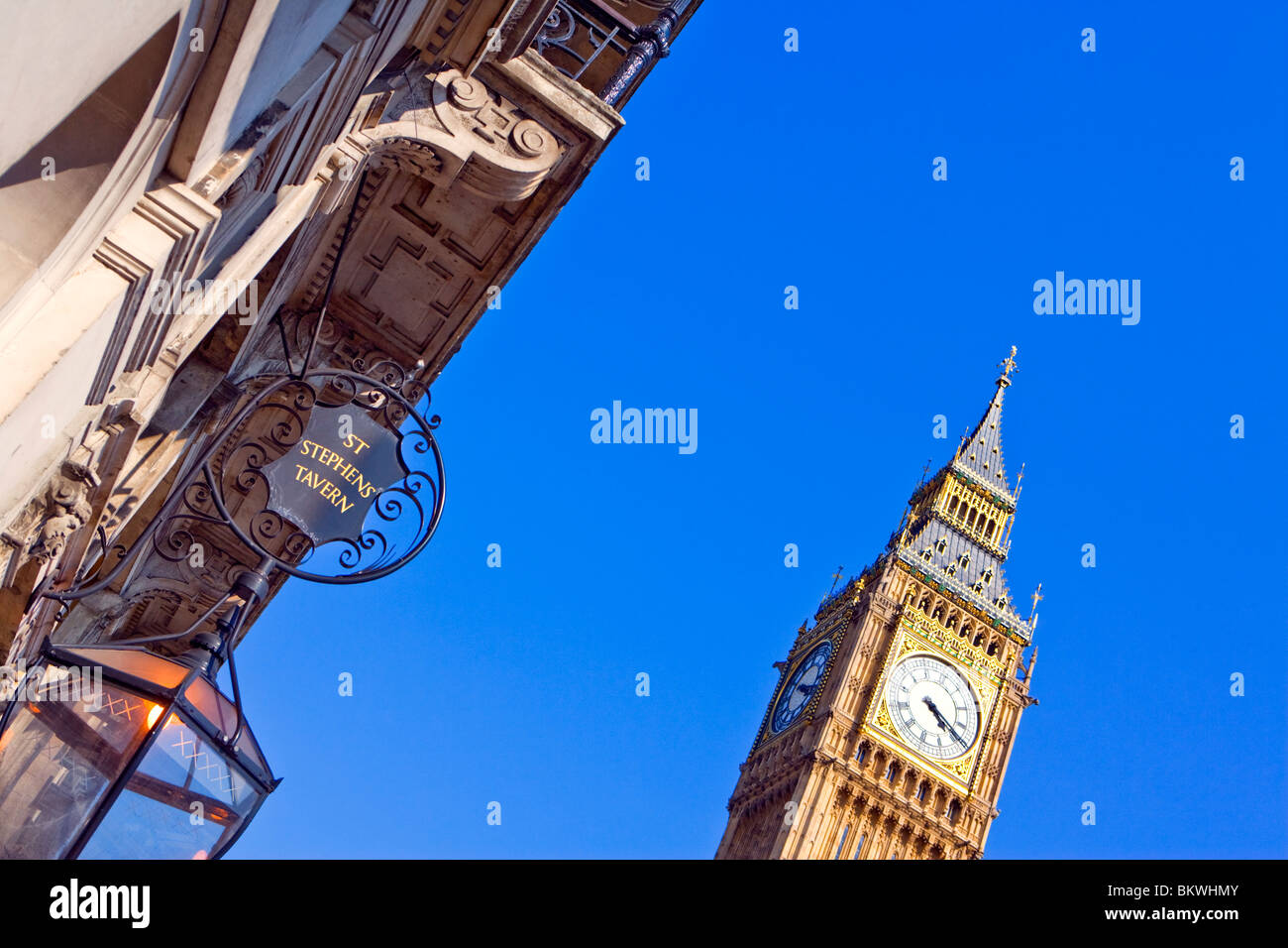 LONDON PUB SIGN AND CLOCK TOWER KNOWN AS BIG BEN Stock Photo - Alamy