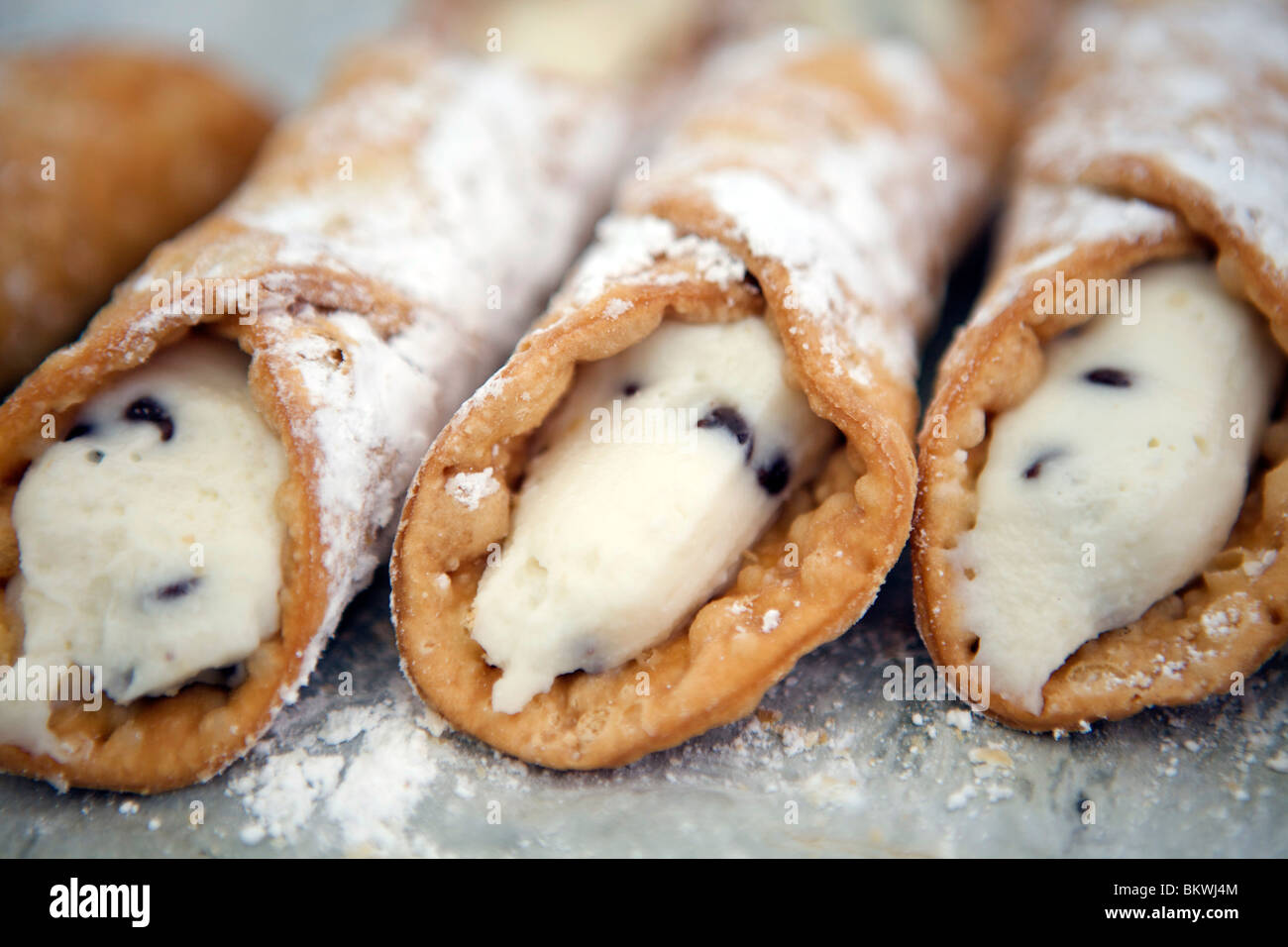 Canoli hi-res stock photography and images - Alamy