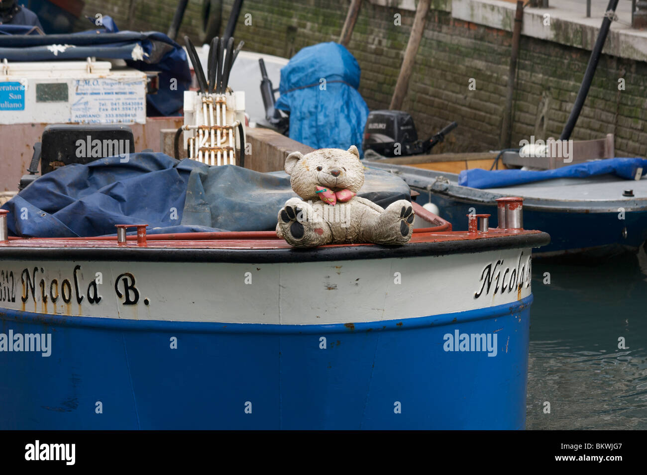 Refuse barge hi-res stock photography and images - Alamy