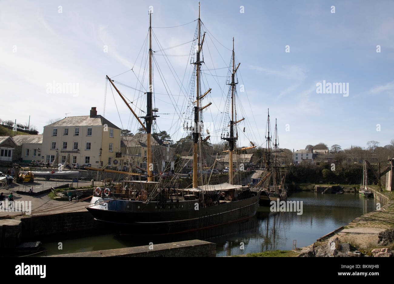 Square sail hi-res stock photography and images - Alamy