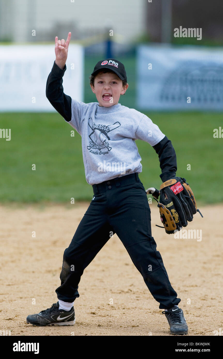 Children playing baseball hi-res stock photography and images - Alamy