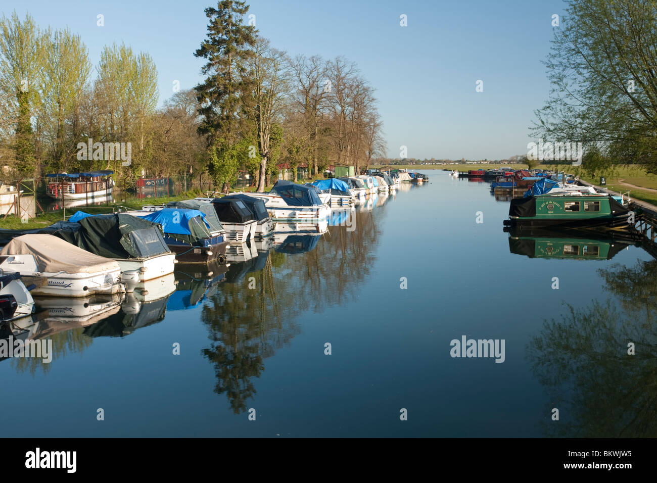River Thames at Bossom's Boatyard in Port Meadow, Oxford, Uk Stock ...
