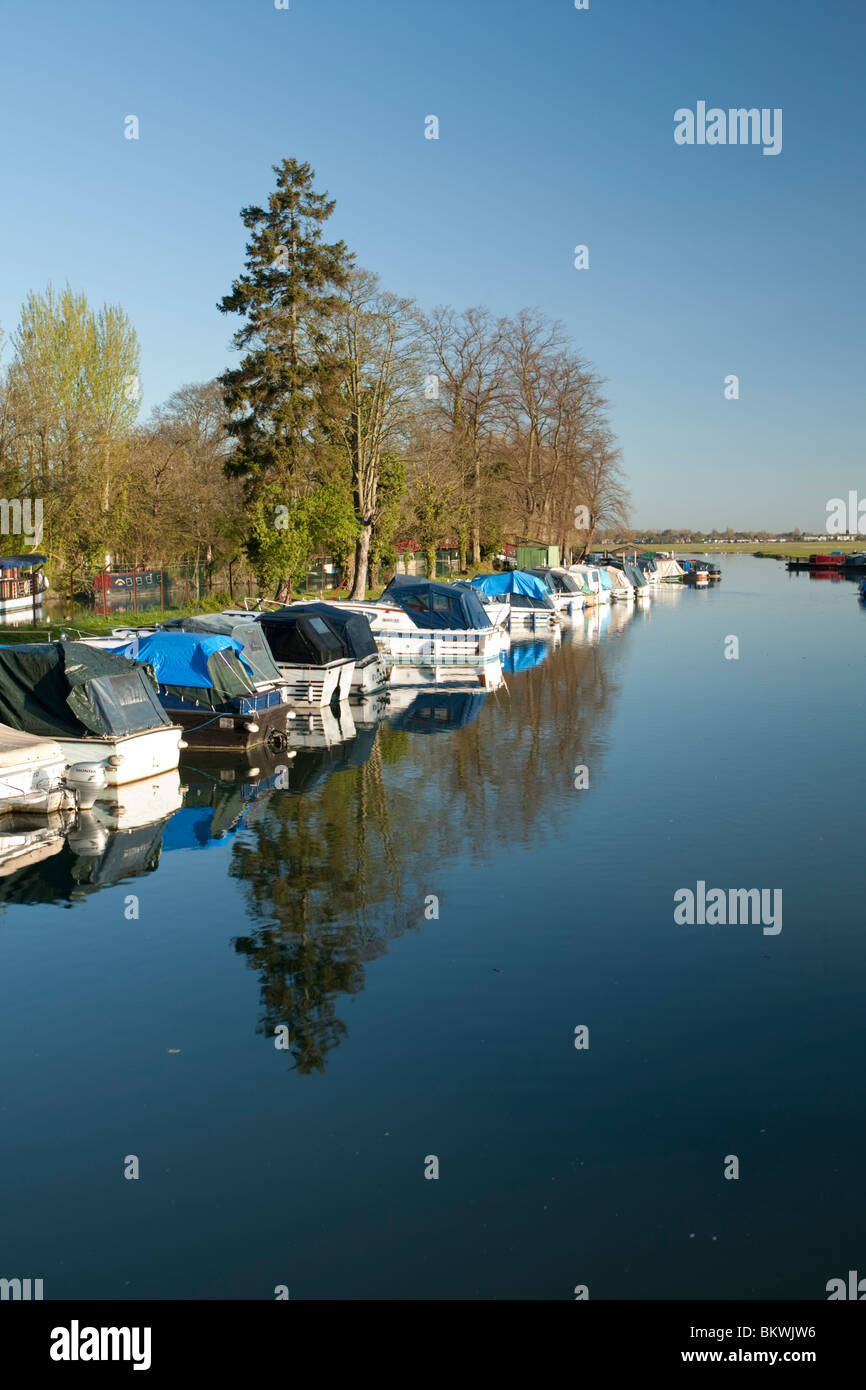 River Thames at Bossom's Boatyard in Port Meadow, Oxford, Uk Stock ...