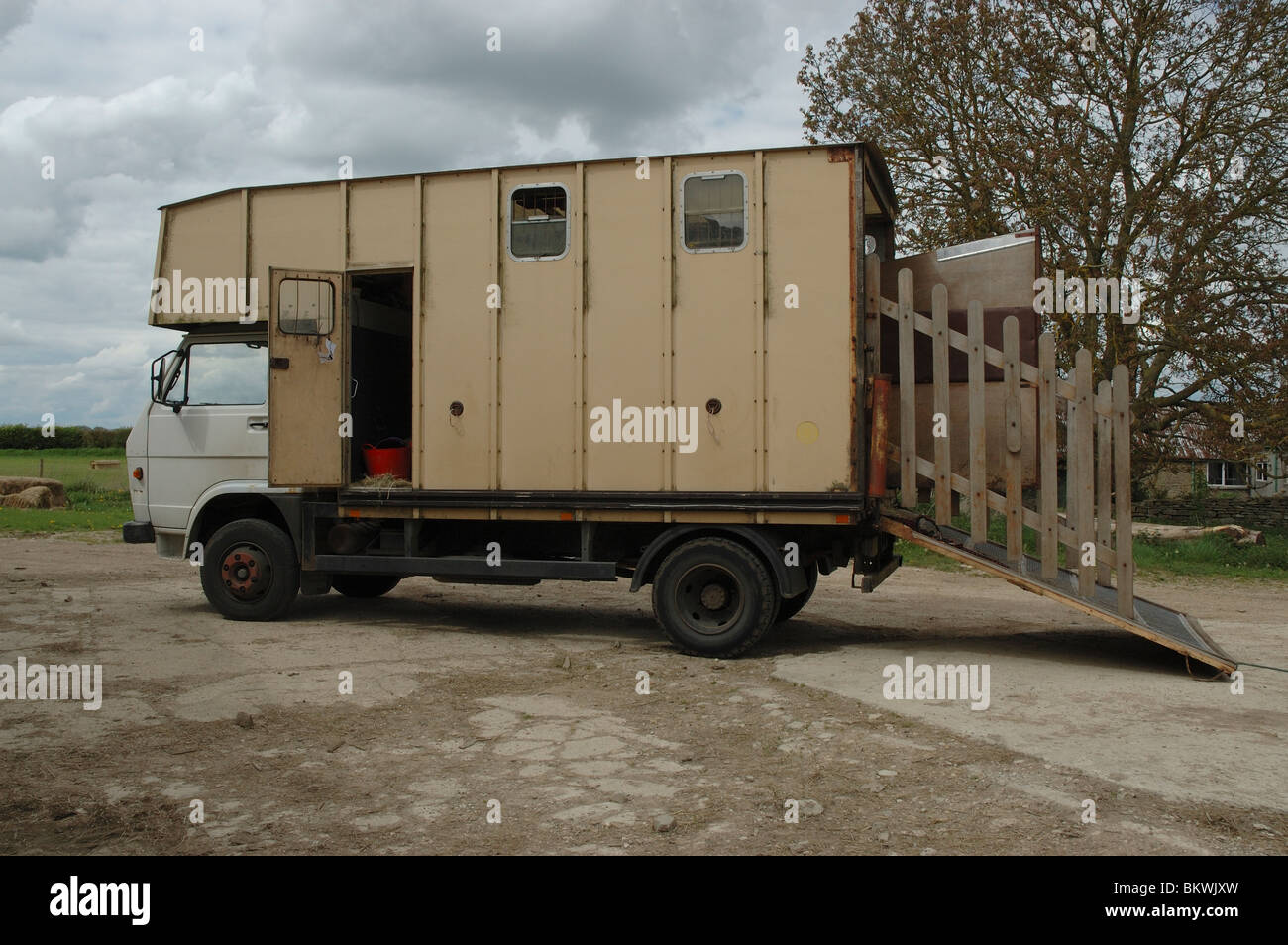 Old horse box hi-res stock photography and images - Alamy