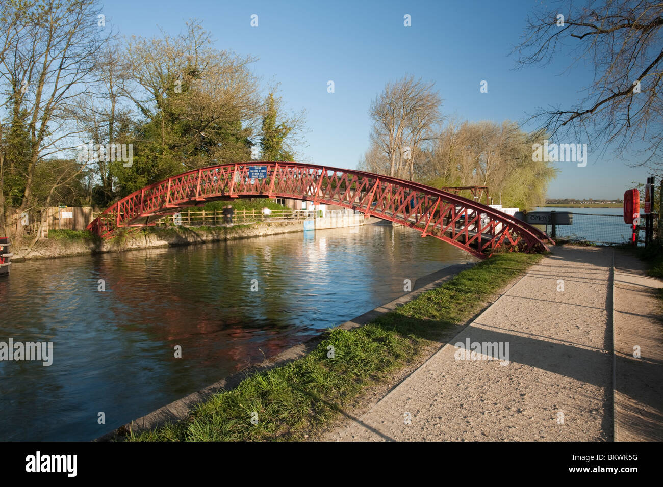 Footbridge over the River Thames at Bossom's Boatyard in Port Meadow ...