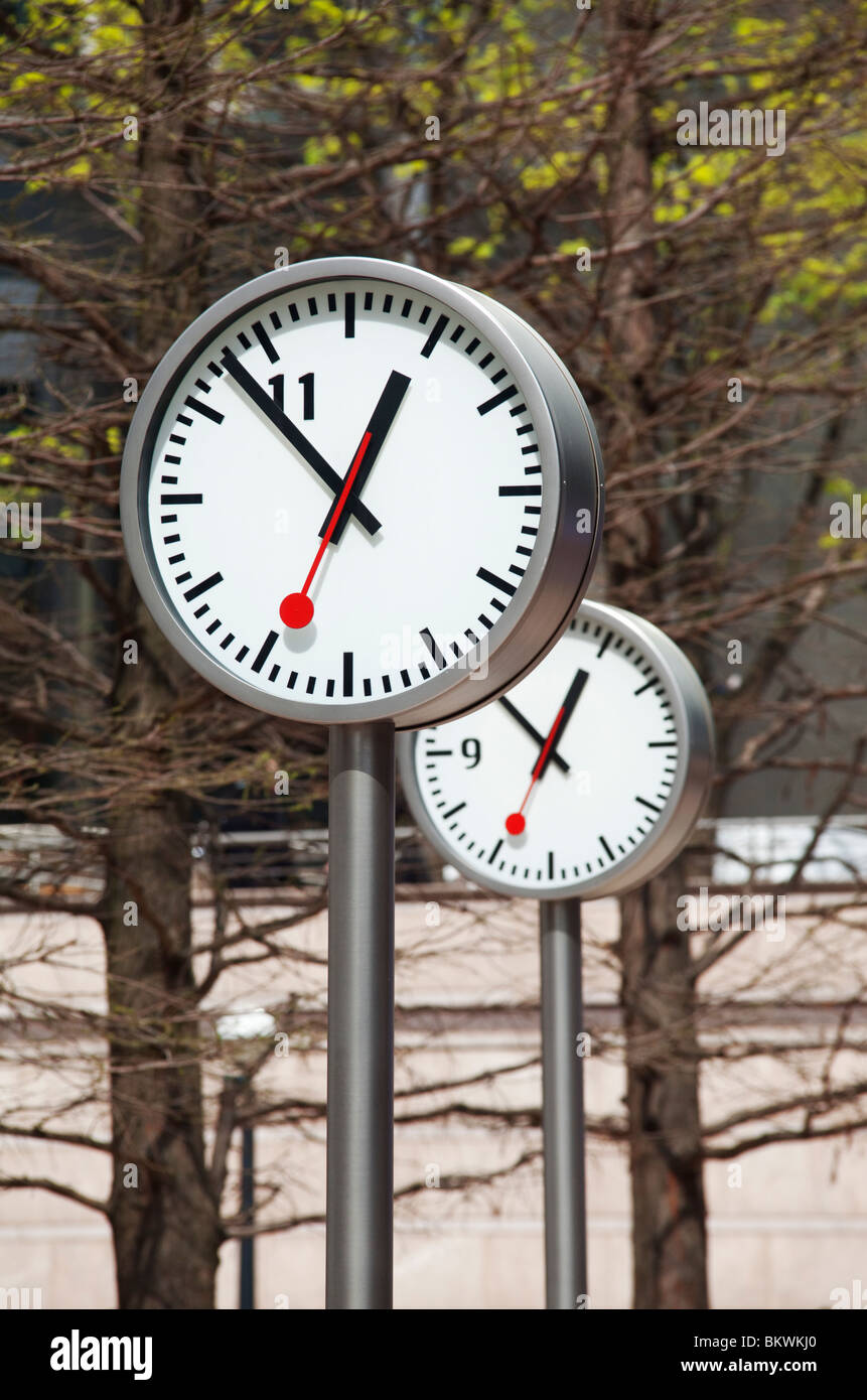 Canary wharf clocks docklands hi-res stock photography and images - Alamy