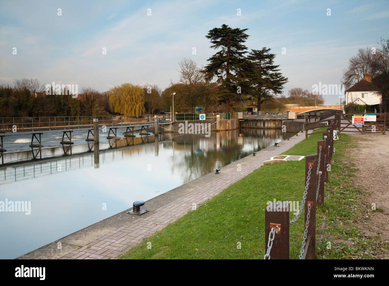 Bell Weir and Lock on the River Thames at Egham, Surrey, Uk Stock Photo ...
