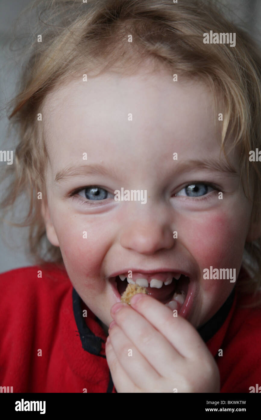 Child munching hi-res stock photography and images - Alamy