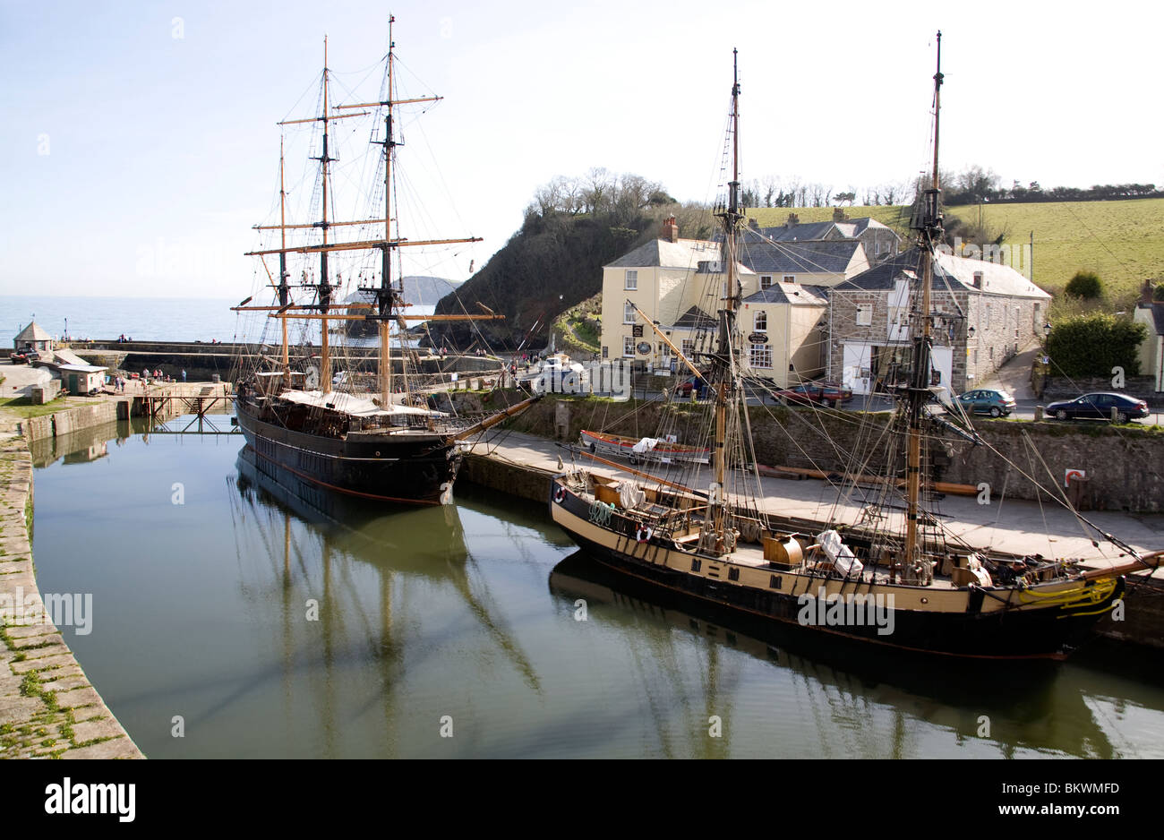 Square sail hi-res stock photography and images - Alamy