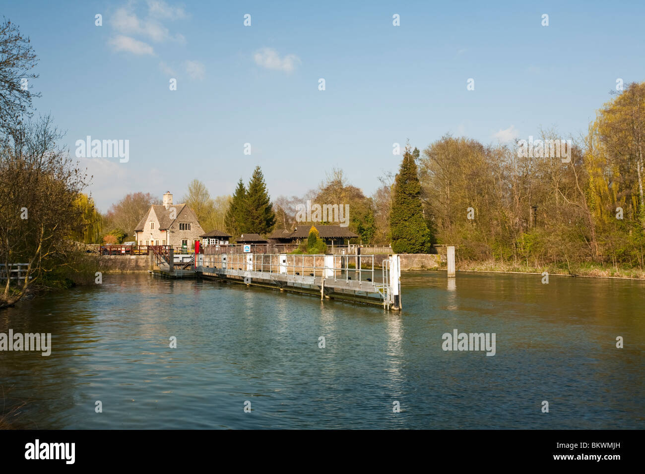 Iffley Lock and Weir on the River Thames near Oxford, Uk Stock Photo ...