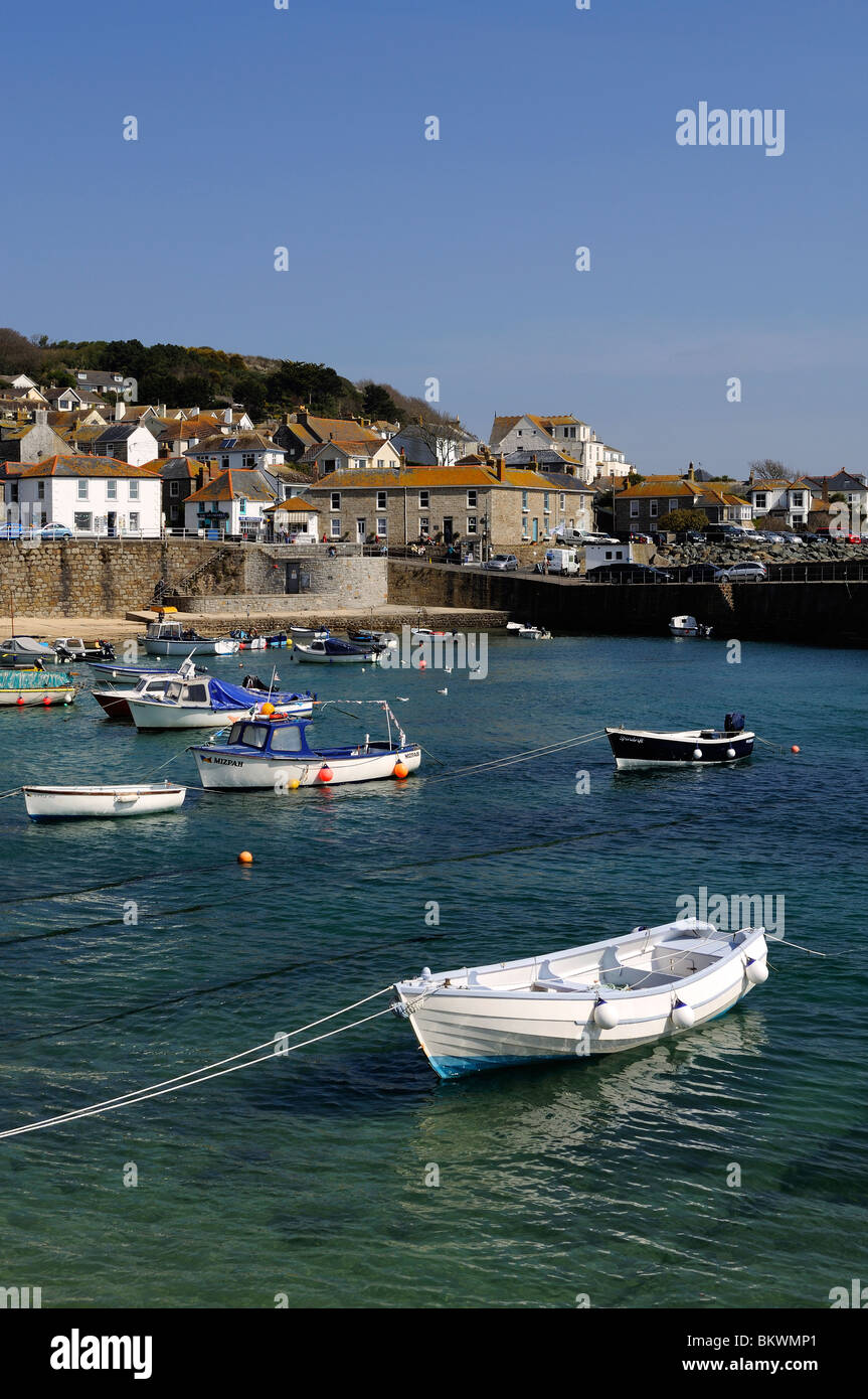 Fishing boats mousehole cornwall boat hi-res stock photography and ...