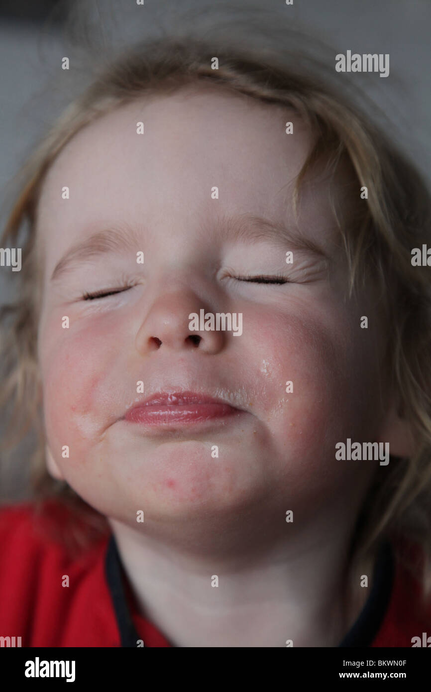 TWO YEAR OLD MAKING FACE EATING FUNNY: Two year old child baby girl ...