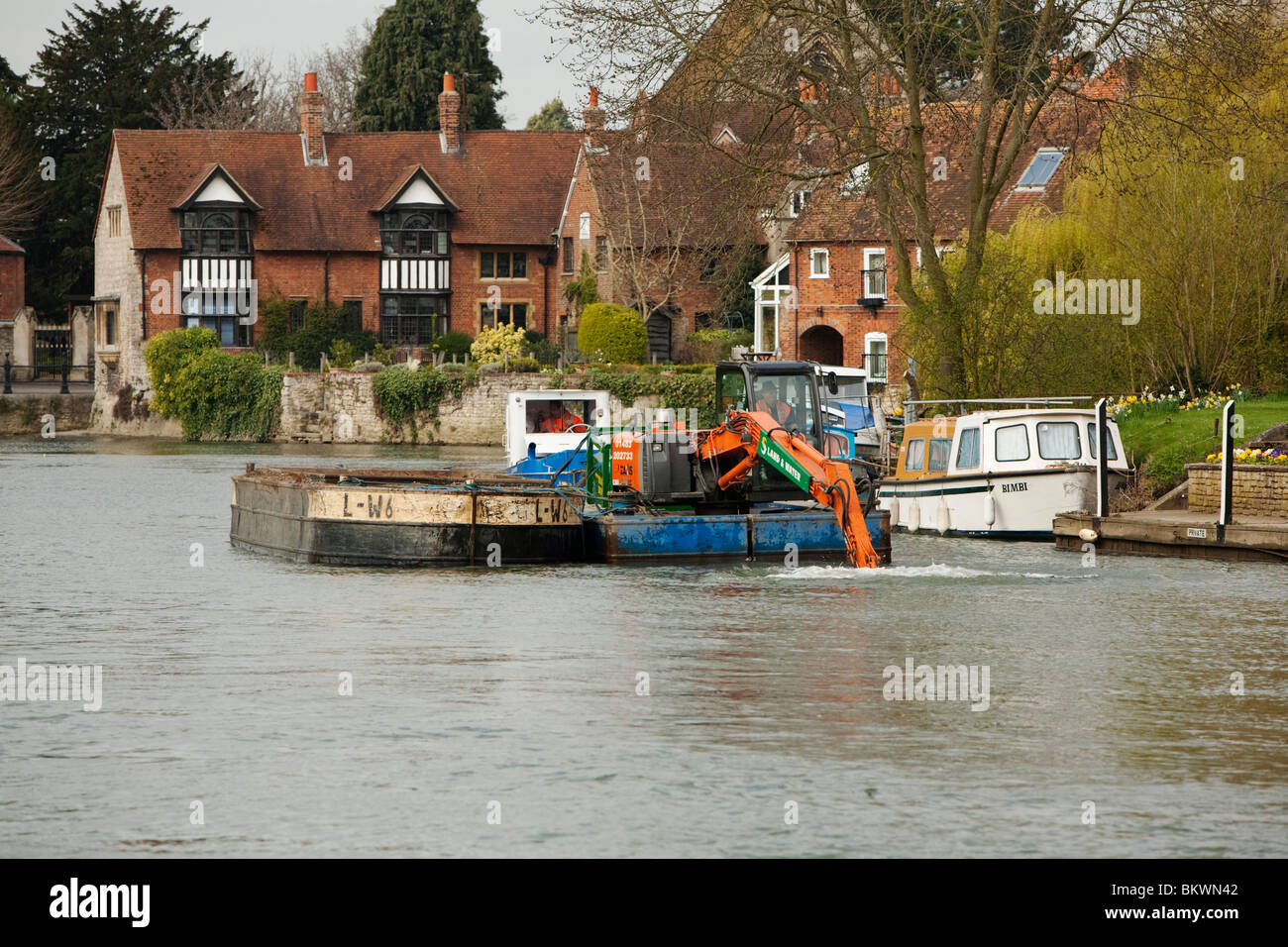 Dredging dredge thames hi-res stock photography and images - Alamy