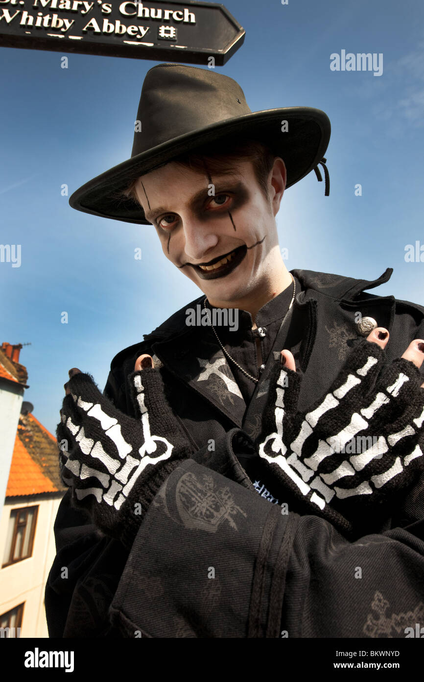 Whitby gothic weekend hi-res stock photography and images - Alamy