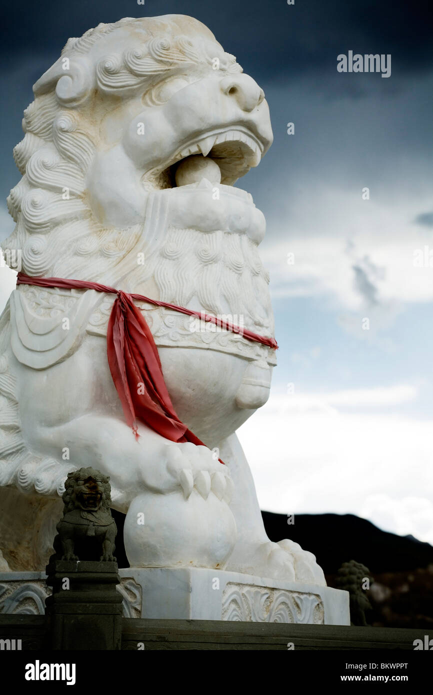 a Chinese fu lion or fo dog Stock Photo - Alamy