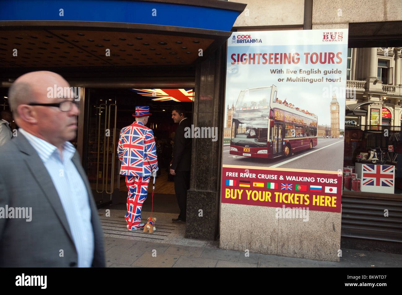 Bus advertising london hi-res stock photography and images - Alamy