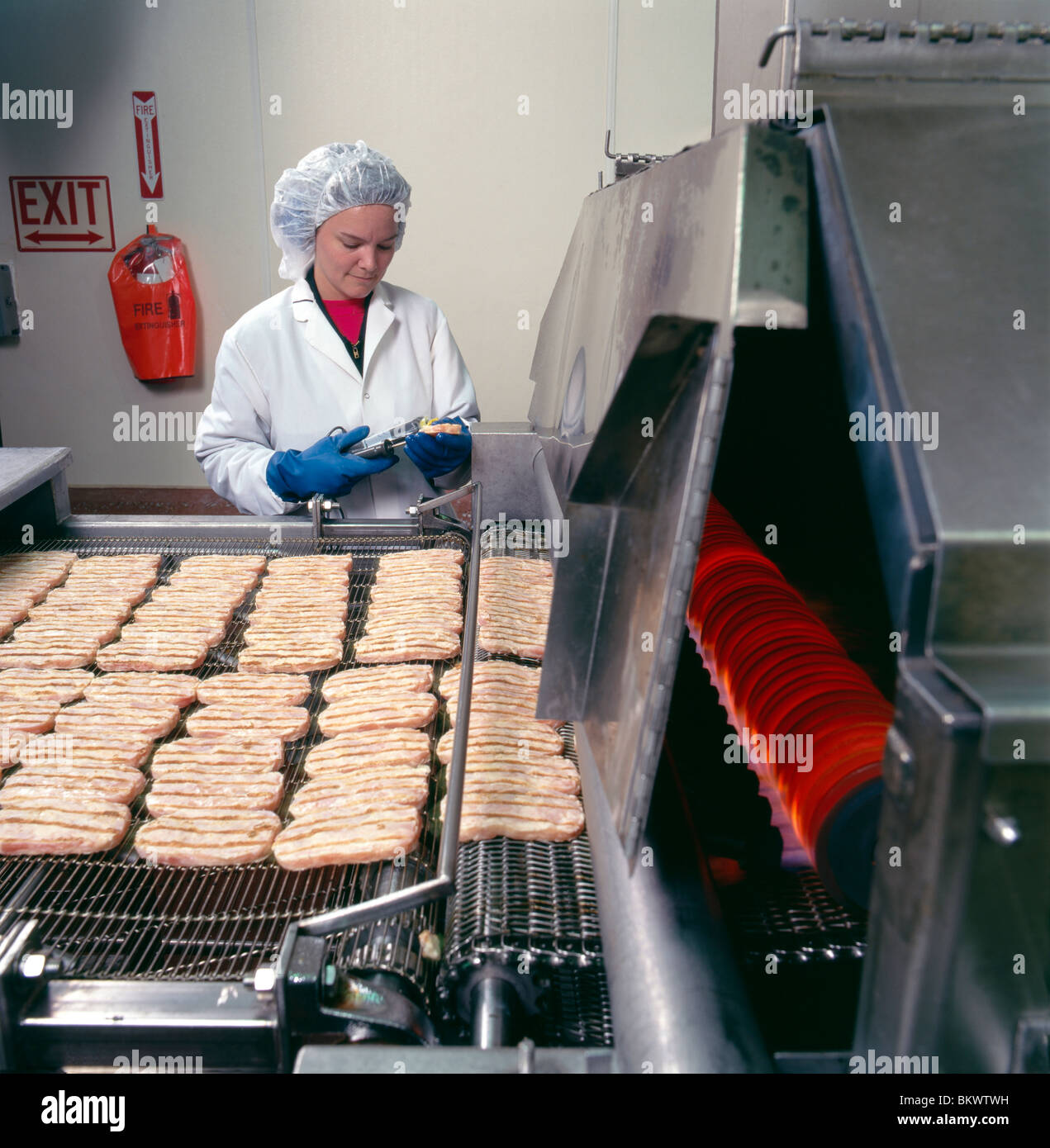 Food production assembly line hi-res stock photography and images - Alamy