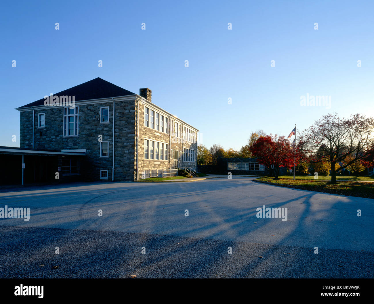 Suburban school campus hi-res stock photography and images - Alamy