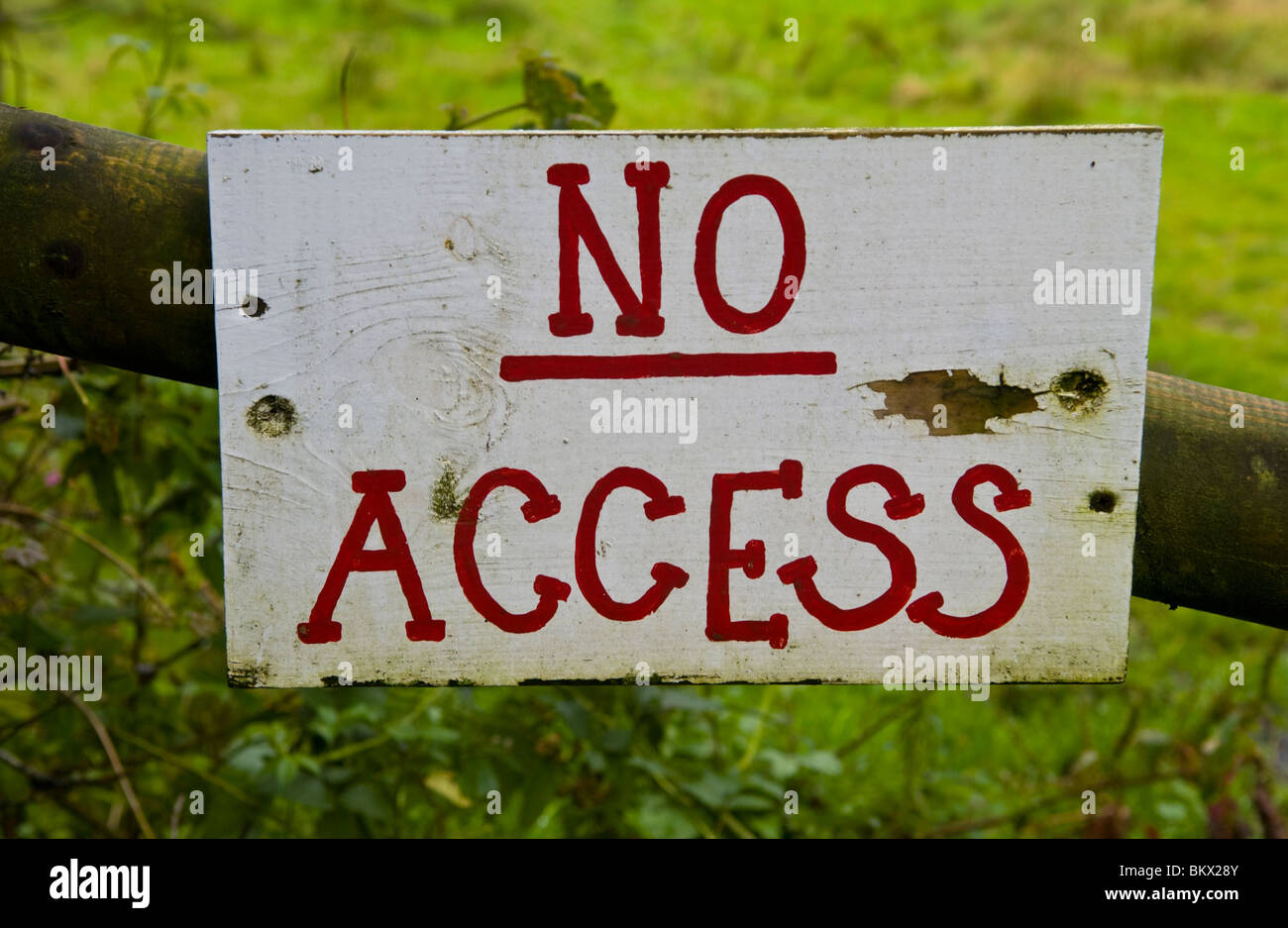 NO ACCESS sign in countryside UK Stock Photo - Alamy