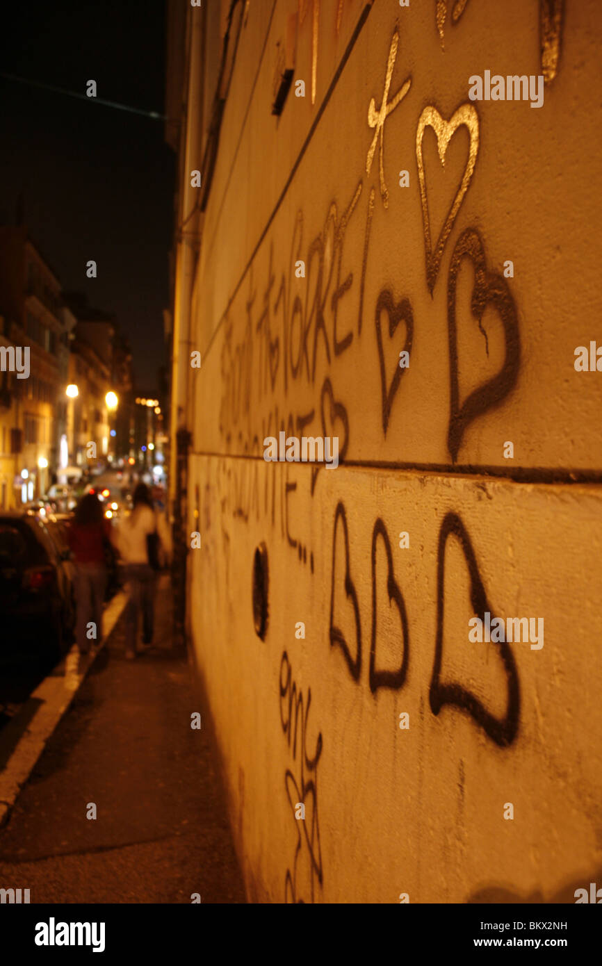 Love graffiti and painting of lovers hi-res stock photography and ...