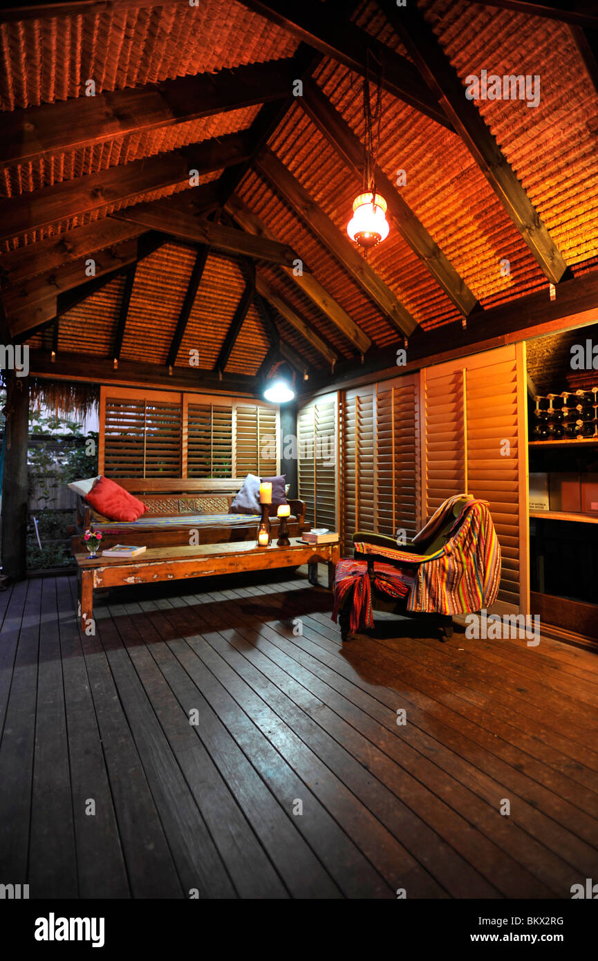 Pagoda modern sub-tropical home Stock Photo - Alamy