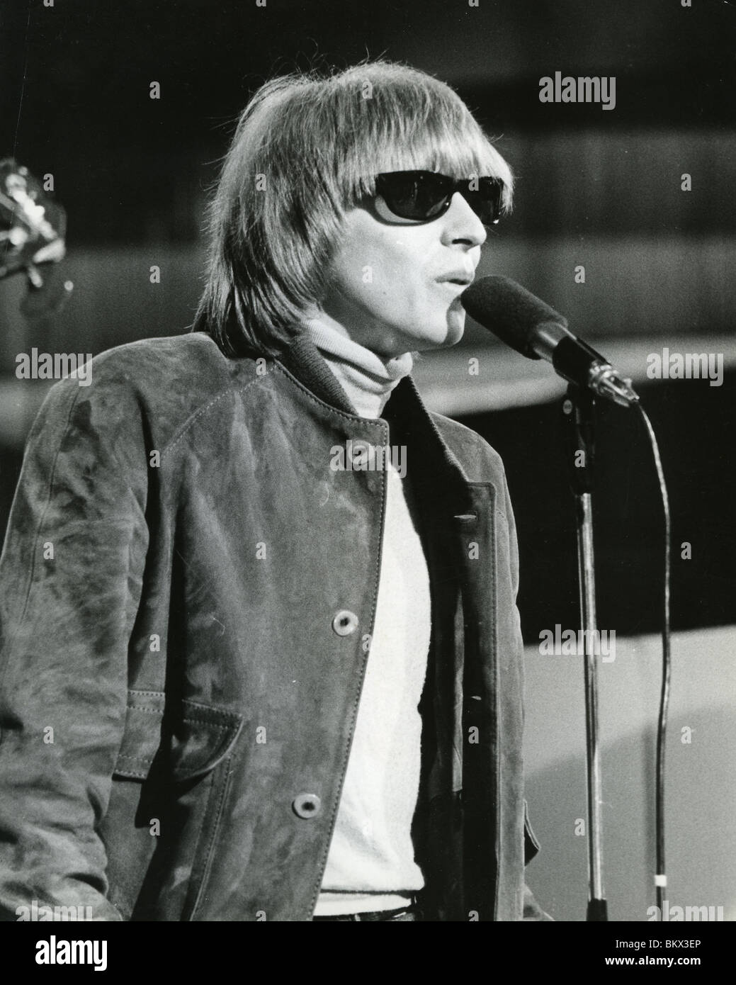 YARDBIRDS - Keith Relf on Ready, Steady, Go in June 1965 - photo Tony ...