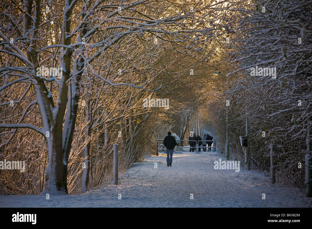 Snow commuting hi-res stock photography and images - Alamy