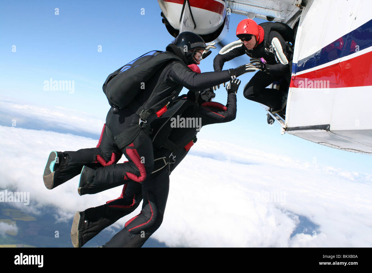 Skydiver jump from plane parachuting hi-res stock photography and ...