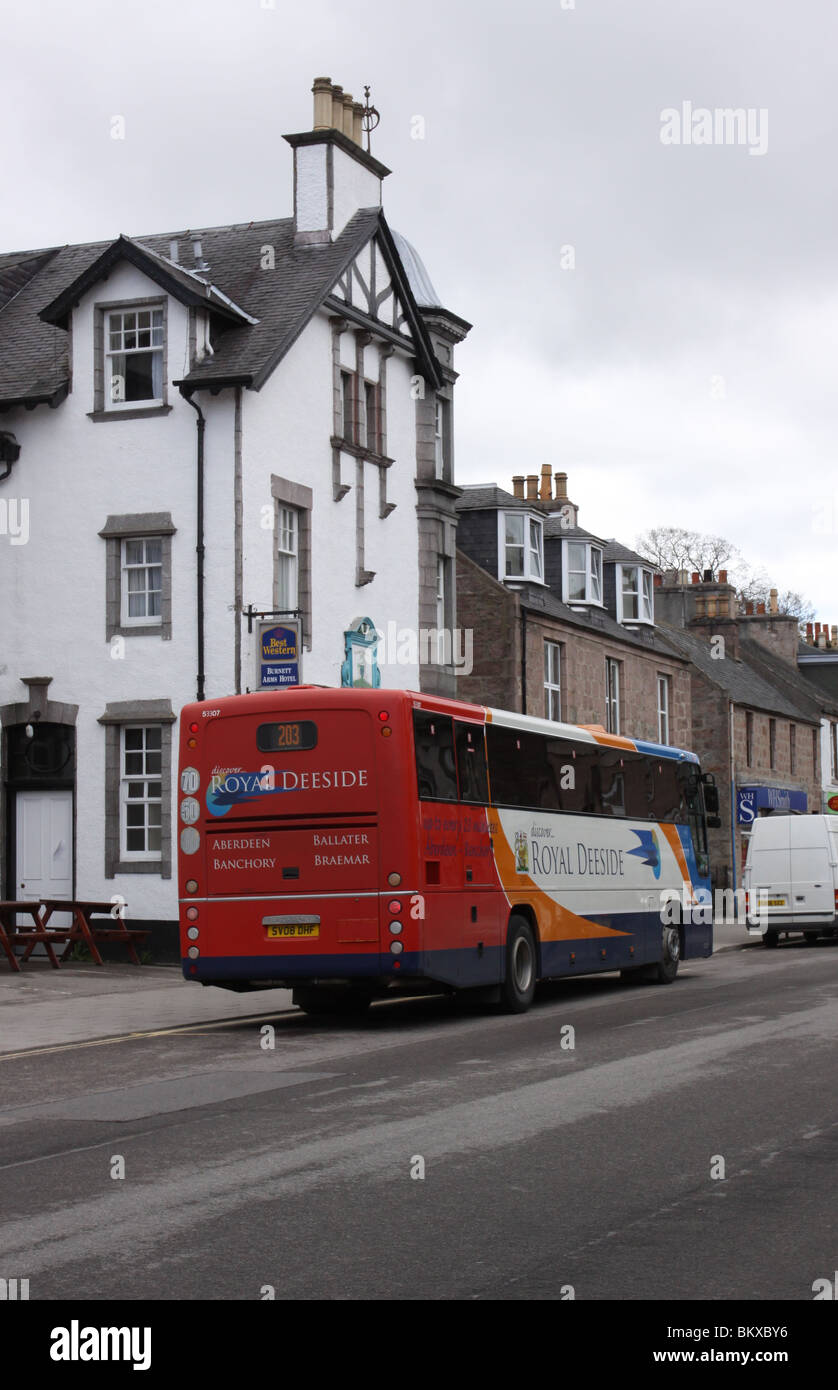 Stagecoach Bluebird Royal Deeside bus outside Burnett Arms Hotel ...