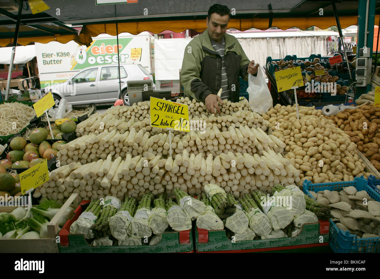 White asparagus at the Turkish market at Maybachufer in eastern ...