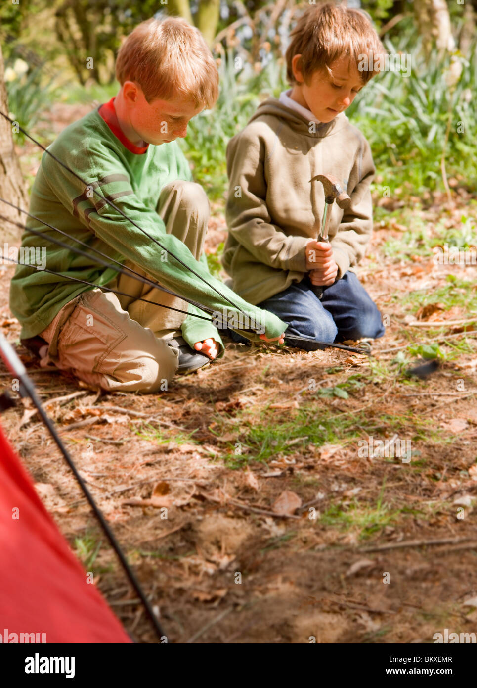 Building a tent hi-res stock photography and images - Alamy