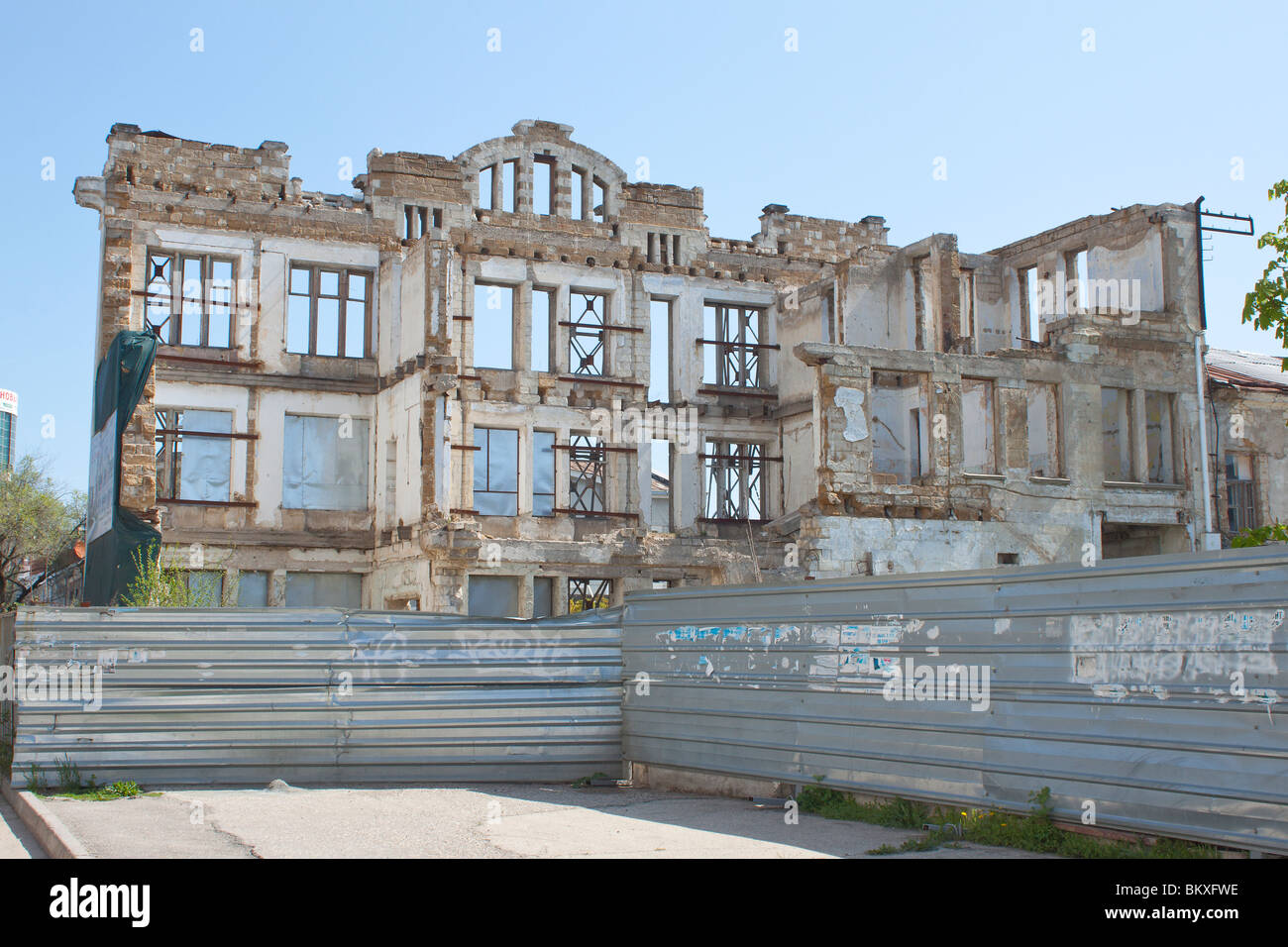 Run down medieval castle ruins hi-res stock photography and images - Alamy