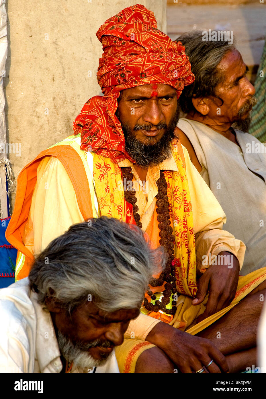 Old man varanasi india hi-res stock photography and images - Alamy