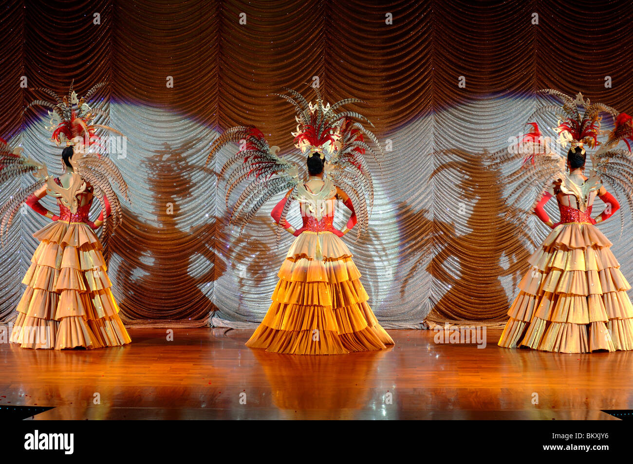Women doing dance performing on stage during Alcazar Show at Pattaya ...