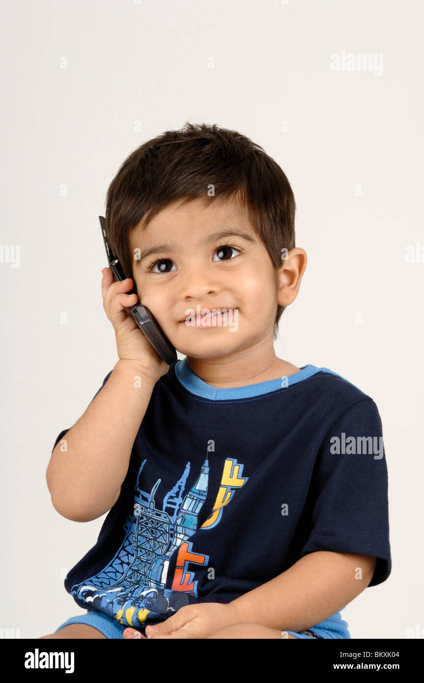 Indian kids talking mobile hi-res stock photography and images - Alamy