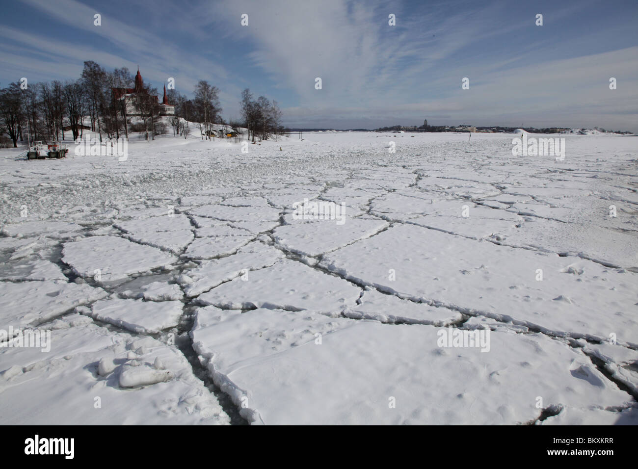 FROZEN HARBOUR, WINTER, HELSINKI: Valkosaari Luoto Klippan islands ...