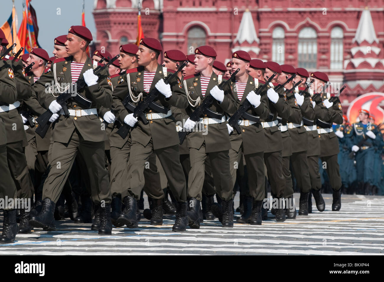 Soldiers of the Armed Forces of the Russian Federation march along the ...