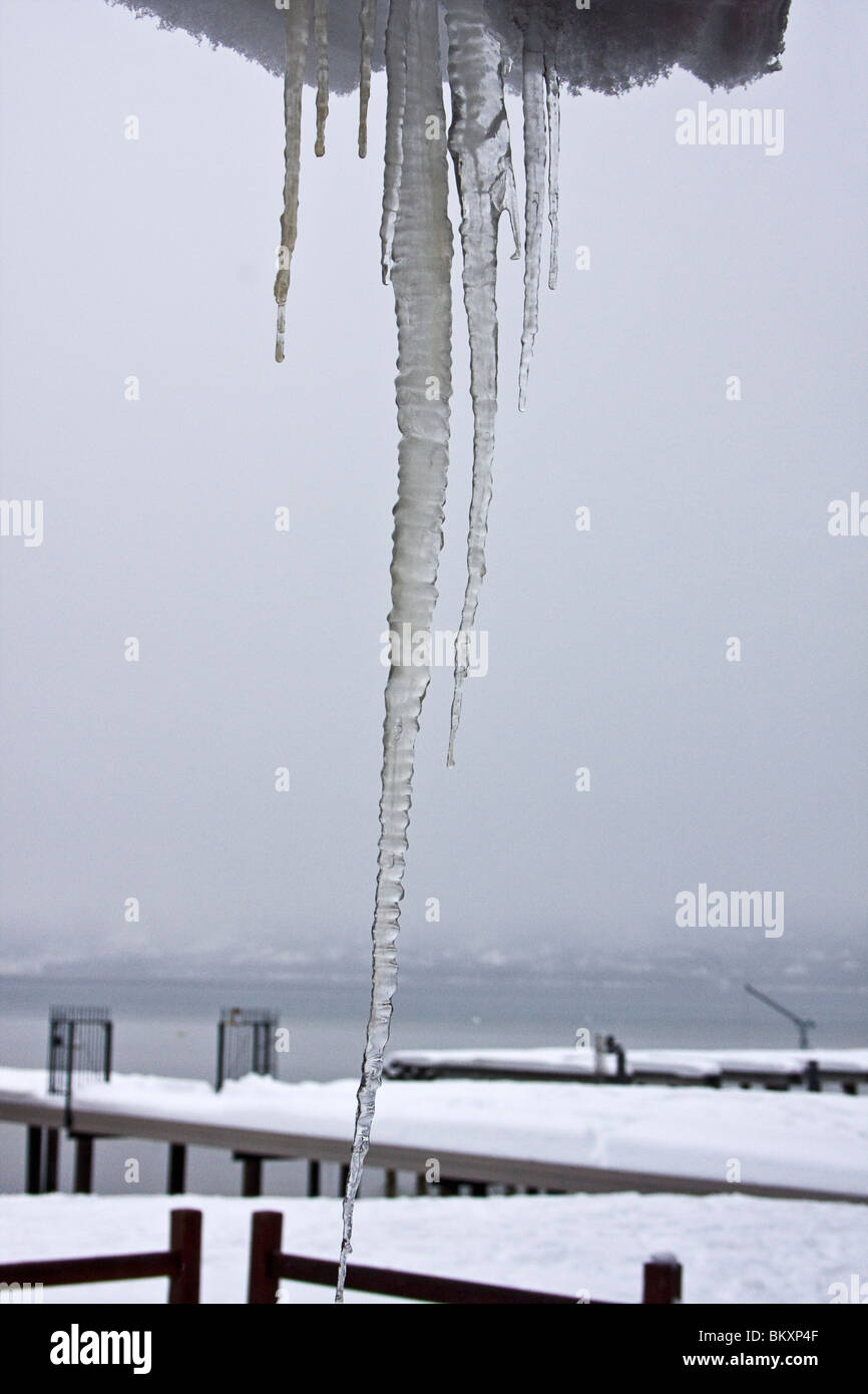 Ice snow drip from roof hi-res stock photography and images - Alamy